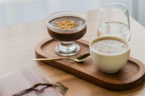 طرز تهیه دسر شکلاتی ساده و سریع و خوشمزه در خانه کالین