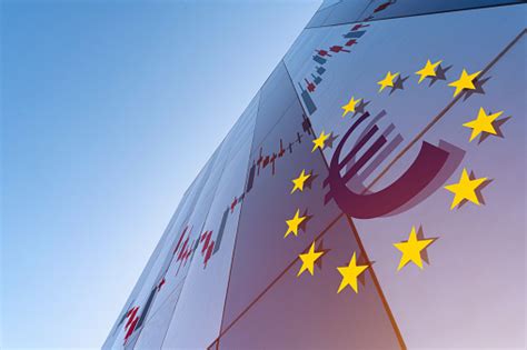 비즈니스 센터 배경에 유로 기호 및 시장 차트 거래 투자 또는 금융 개념 기술 가격 그래프 및 지표 빨간색과 녹색 촛대 차트 유럽에 대한 스톡 사진 및 기타 이미지 Istock