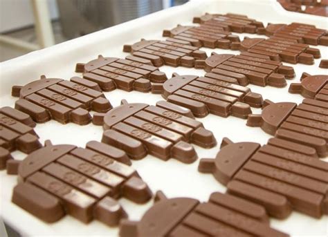 droid ultra and droid maxx get android 4 4 kit kat update again