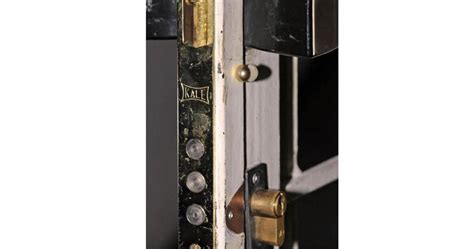 Бандити задигнаха 7 бона от къща в Брестник