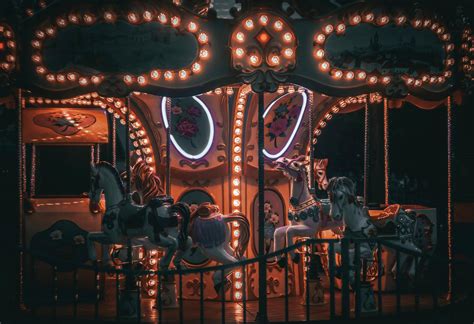 관계 기발한 기쁨 낭만적인 놀이공원 단란함 데이트 동그라미 뒷모습 레저 레크리에이션 로터리 마법 문화 유산 박람회의 매력 반짝임 밤 변덕