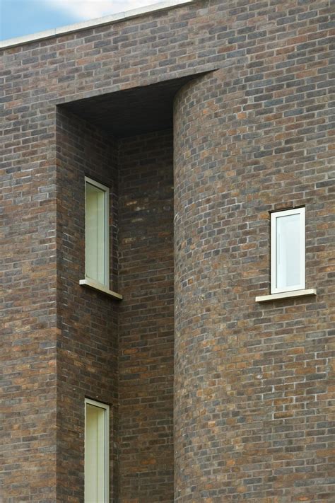 Madoc Architecture Builds House With Recess To Bookend A London Terrace