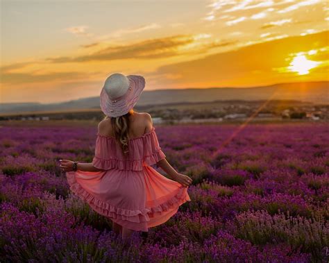 Девушка в лавандовом поле 48 фото