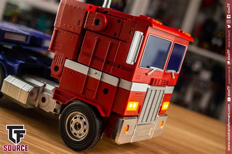 GALLERY: Robosen Optimus Prime – The Source Report