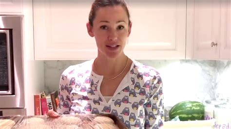 Jennifer Garners Pretend Cooking Show Is Making Us Pretty Hungry