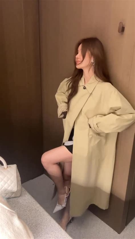 파티수 울 실크 원단으로 맨살에 착용해도 부드러우면서 보풀이 잘 일어나지 않아 오래 두고 착용하기 좋은 가디건과 탄탄하면서 오래 착용해도 변형 없고 베이직한 디자인으로