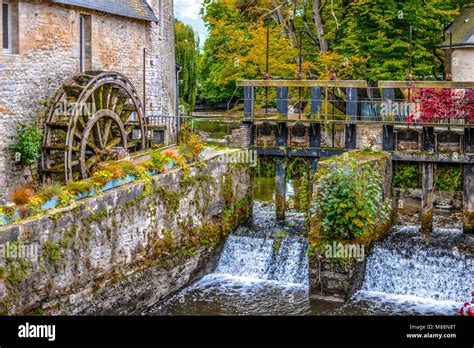 Le Moulin à Eau Sur La Rivière Aure Dans La Ville Médiévale De Bayeux