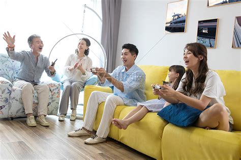 快乐家庭在家玩游戏高清图片下载 正版图片507643860 摄图网 快乐家庭在家玩游戏高清图片下载 正版图片507643860 摄图网