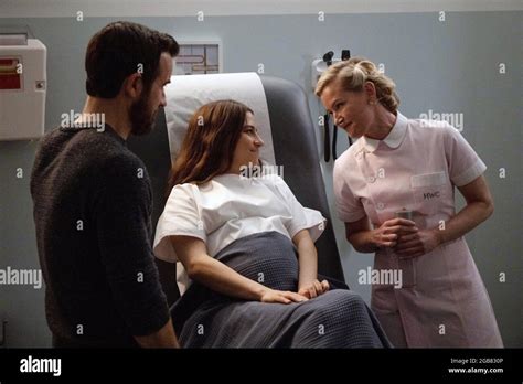 flase positive from left justin theroux ilana glazer gretchen mol