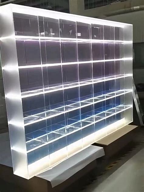 13691781760燕子！透明玻璃展示柜，服装店鞋包展示架，定制酒柜模型收纳陈列架。亚克力酒店艺术品雕塑，售楼处雕塑，亚克力装置，装置艺术