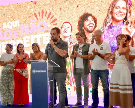 Doutora Roberta Viviane Araujo E Helo Aguiar Participam Do Lançamento