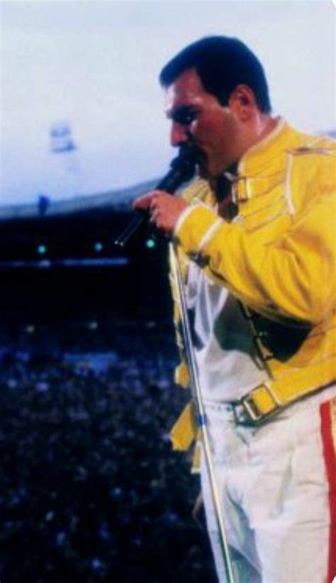 Pin By Cżařrepůbliķ On Freddie Mercury Freddie Mercury Queen