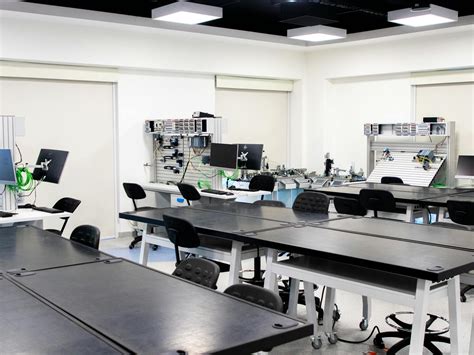 가구 가르치는 강의 과학 교실 교육적인 기술 깨끗한 디자인 모니터 방 소프트웨어 스튜디오 실내 실험실 업무 공간 업무 환경 엔지니어링 의자