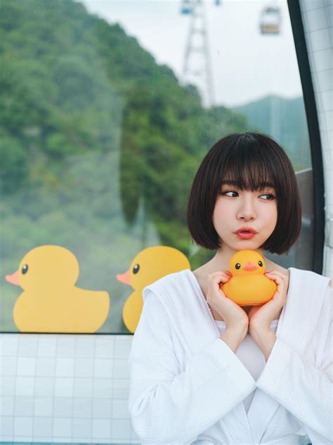 林明禎浴袍look與橡皮鴨泡浴 昂坪360追鴨瘋狂打卡 Am730