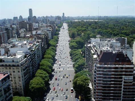 Avenida Libertador Una De Las Mas Largas De La Ciudad Buenos Aires