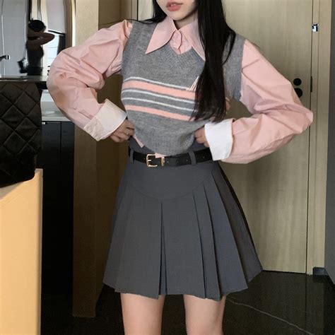 코디세트배색 롤업 소매 루즈핏 카라 셔츠브이넥 배색 스트라이프 니트 조끼하이웨스트 플리츠 미니스커트 세트 Ag114917e