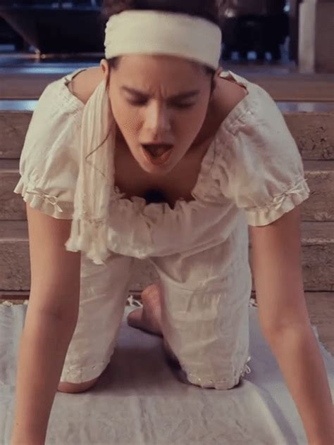 Hailee Steinfeld Faradenza