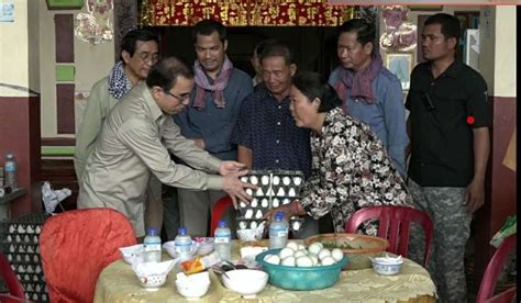 របរ ចិញ្ចឹម ទាយក ស៊ុត អាច ជួយ កសិករ ខេត្តព្រៃវែង រកចំណូល បាន ដល់ទៅ២ម៉ឺន ដុល្លារ ក្នុង មួយឆ្នាំ