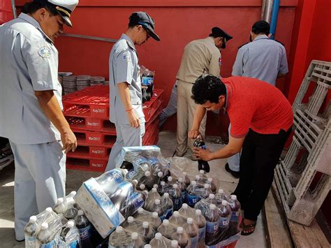 √ នោះ រកឃើញទឹកក្រូច Ize Cola ខូចគុណភាពជាង១០០ដប ក្នុងឃ្លាំងស្តុកស្រាបៀរកម្ពុជា