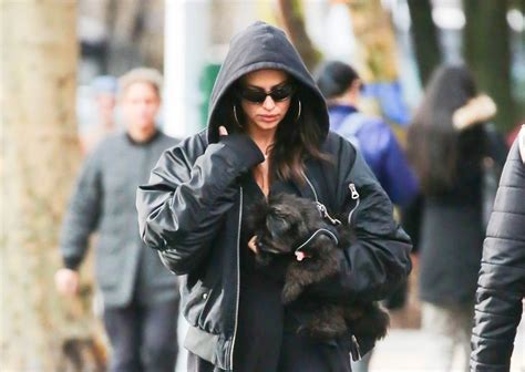 С чем носить бомбер в 2024 году идеи образов модные фасоны Внешний вид Ценности