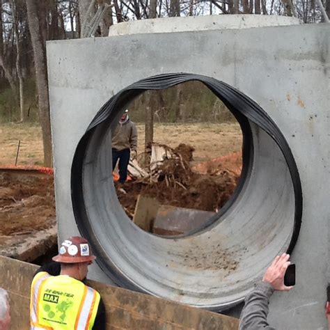 Boot Connector For Larger Pipes In Concrete Structures With Straight Walls