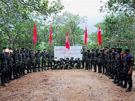 လောင်းလုံး ပ က ဖ မှ ရဲဘော် ၆ ဦး လက်နက်များ ယူဆောင်ကာ စခန်းမှထွက်ပြေး Ayeyarwaddy Times