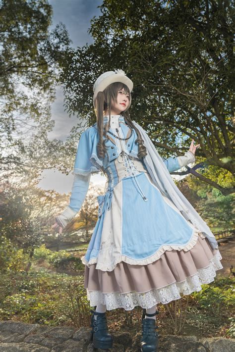 可憐なロリータドレス姿を披露美女コスプレイヤーすみれおじさんがOzz Onesteの春モデルに