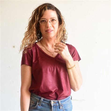 חולצת הדגל דמוי עור בורדו אחיות אורלי מלמד