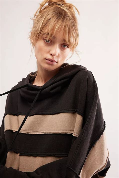 Pin by Таня Тараканова on Спортивная одежда | Striped long sleeve, Neck ...