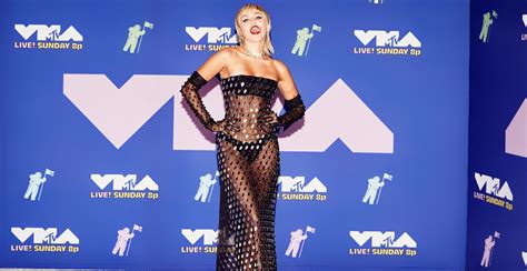 Miley Cyrus Girls Are Way Hotter Than Men And Dating Them Makes More Sense Maxim