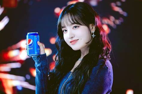 익스트림무비 오늘 갤러리 아이브 펩시 블핑 리사 사쿠라 꼬북유정 안젤리나 다닐로바 근황 조유리 두 번째 미니앨범 러브 올 발매 기념 쇼케이스