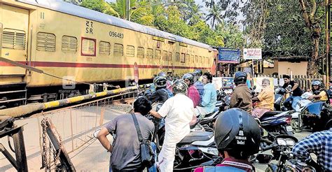 പെടാപ്പാടിന് അവസാനം എഗ്മൂർ എക്സ്പ്രസ് പ്ലാറ്റ്ഫോം മാറ്റി