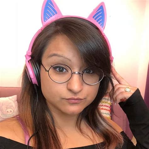 Aphmau Bio Net Worth Height Married Nationality Career Facts