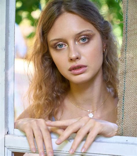 Elvira Clarice Prelietav Sle Na S Hrie Nymi Myslami