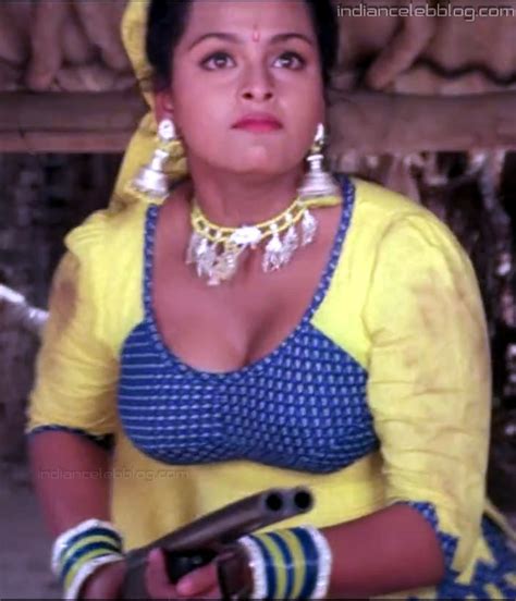 Shilpa Shirodkar Bollywood Actress Tl13 Hot Cleavage Pics Indiancelebblog