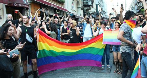 Bi Curious Vs Bisexual Learn The Difference Between The Two Identities