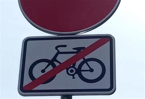 Полицаи които не познават пътните знаци неправомерно глобяват велосипедисти в София