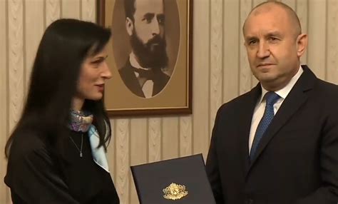 ИЗВЪНРЕДНО И ПЪРВО В ПИК Tv Циркът е пълен Радев връчи мандата на Мария Габриел не стана