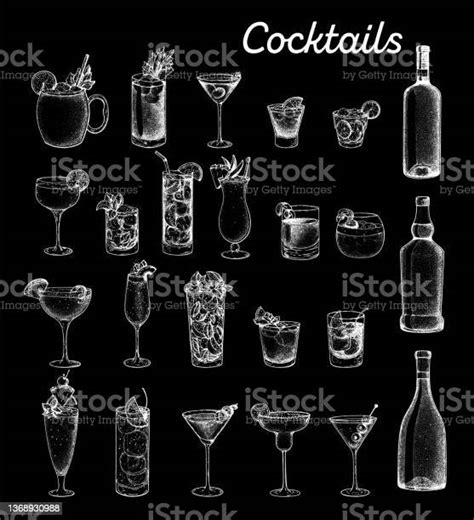 알코올 칵테일 손으로 그린 벡터 일러스트레이션 스케치 집합입니다 코냑 브랜디 보드카 데킬라 위스키 샴페인 와인 마가리타 칵테일 병과 유리 Moscow Mule