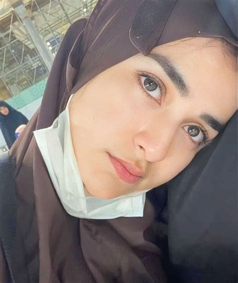 yumna zaidi spending muharram days in karbala iraq reviewit pk