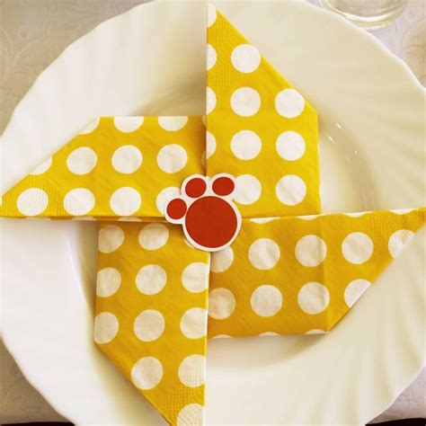Идея, как оригинально сложить салфетки на праздничный стол😊 | Napkins ...