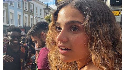 جنا عمرو دياب تعلق على استشهاد الاطفال في غزة