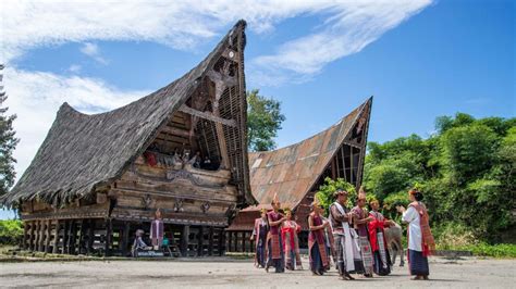 Sejarah Panjang Tari Tor Tor