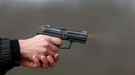 Петима души са простреляни в училище в Швеция