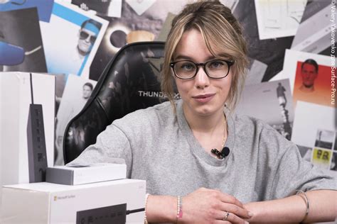 Microsoft Surface Dock2 Travel Hub 3 Surface Pro