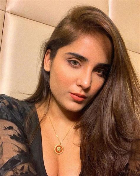 Roha Batool Scrolller