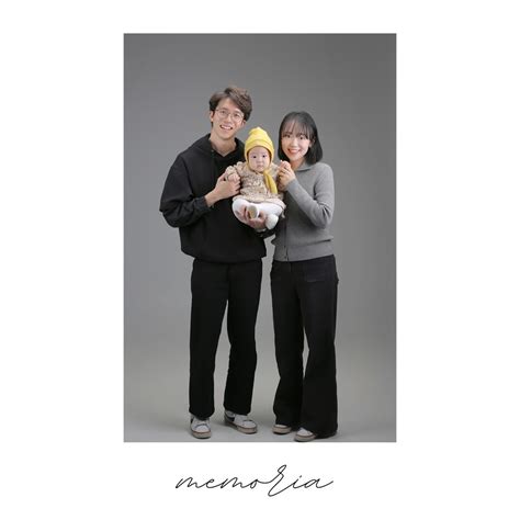 메모리아스튜디오 사랑과 행복이 가득한 순간 우리 스튜디오와 함께하세요 우리 아이의 첫 번째 생일 온 가족이 함께하는 특별한 순간을 고스란히 남겨보세요 첫돌 가족