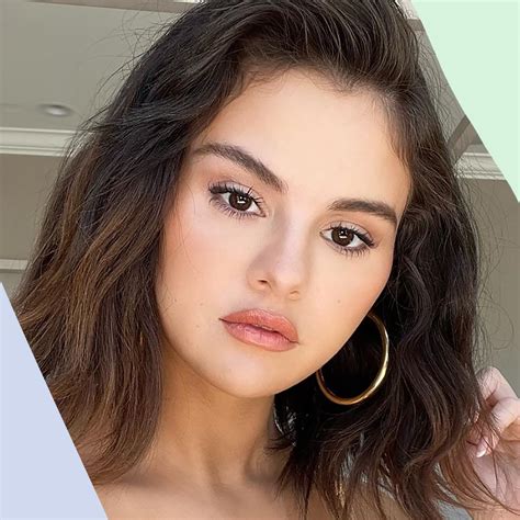 Selena Gomez Just Debuted Major Hair Extensions And Blunt BangsWatch