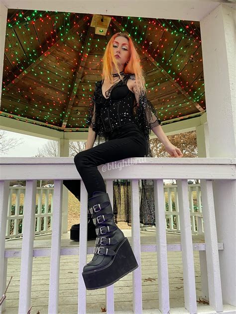 Xs Goth Gf At Your Service 😝 Scrolller