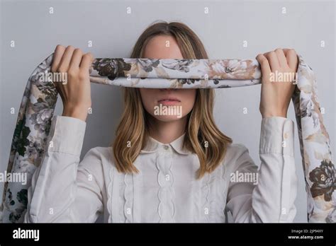 Young Woman Blindfold Hide Sinneswahrnehmung Girl Girls Woman